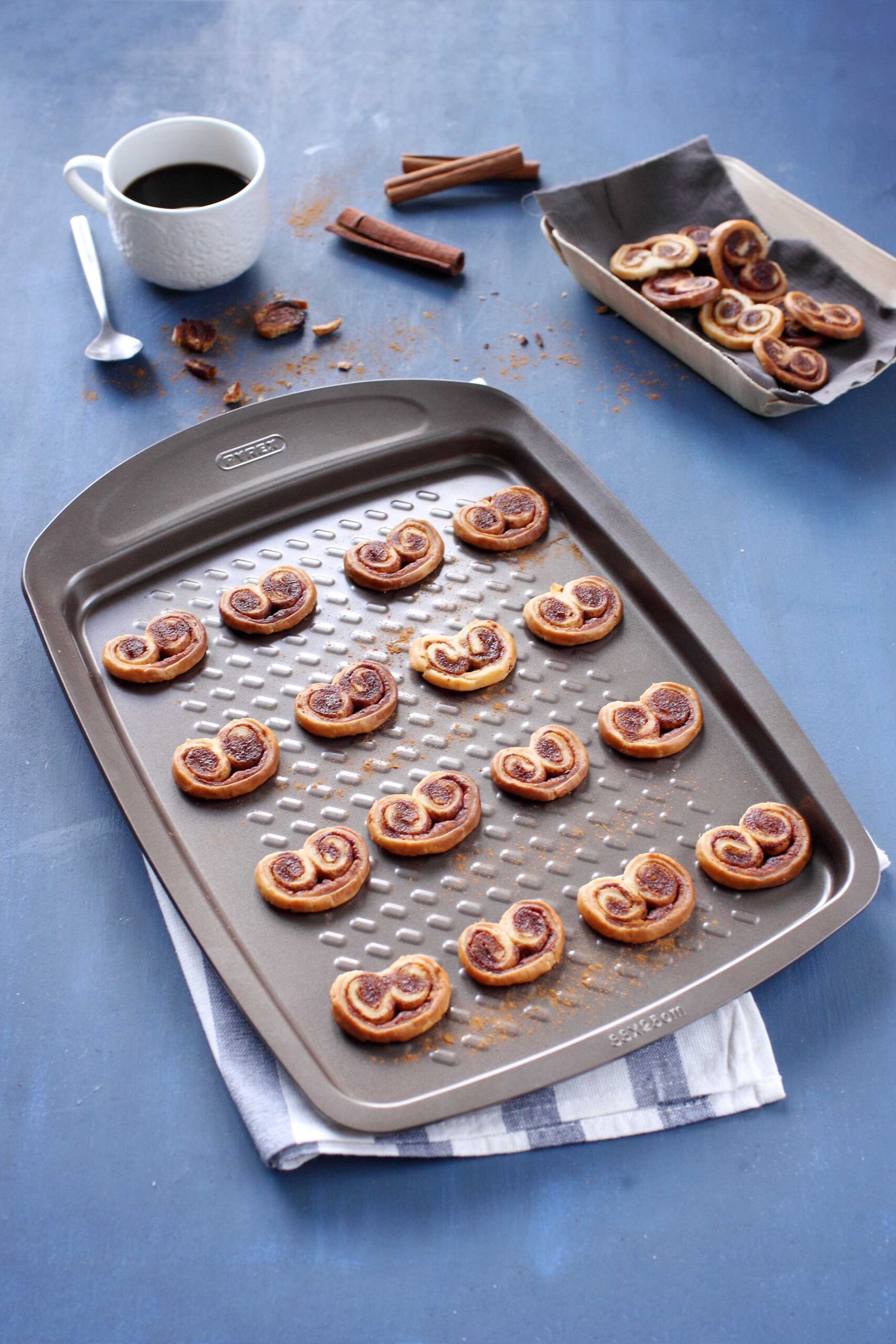 Asimetria - Metal Baking tray 33 x 25 cm - Homewarehouse